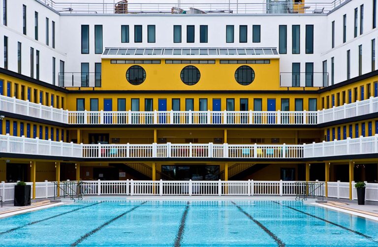 La piscine Molitor, patrimoine Art déco en mouvement - Architecture de ...