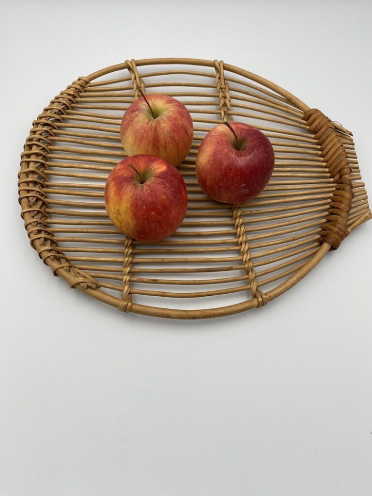 Maison Mirbel at La Trésorerie: "Tableware art, objects of yesterday ...